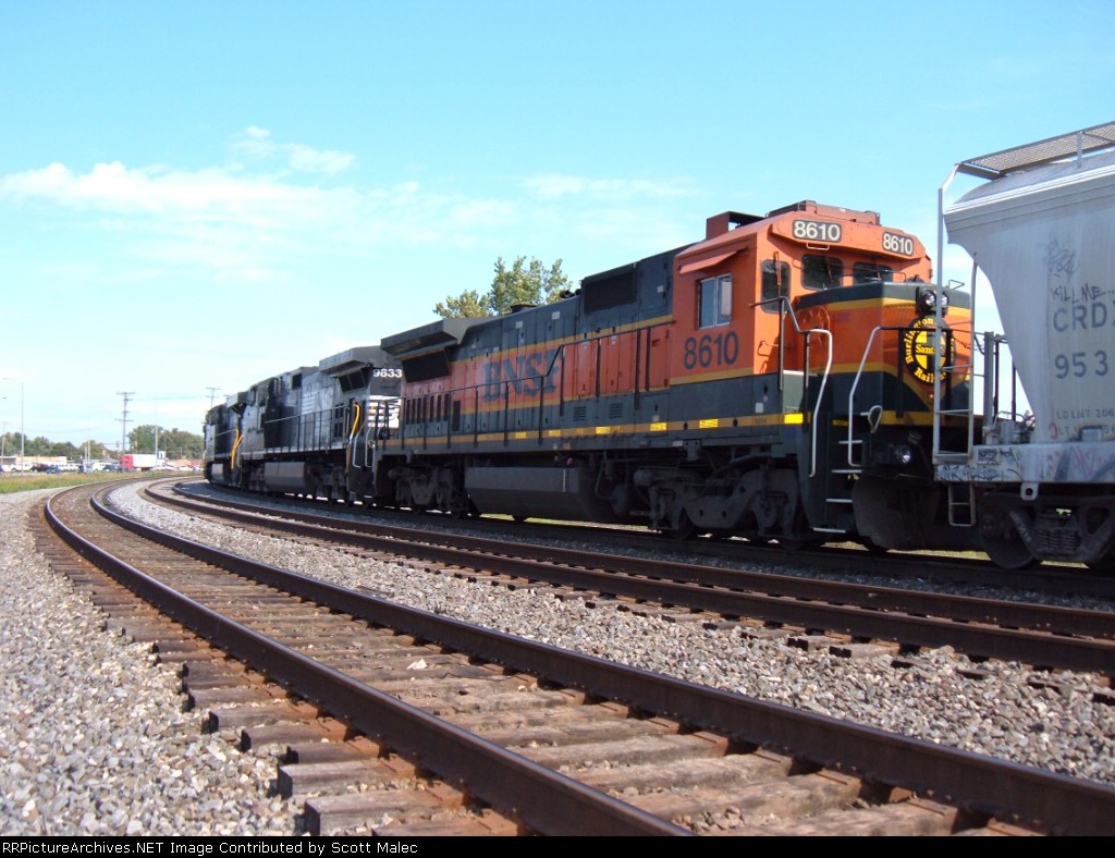 NS 9833 & BNSF 8610
